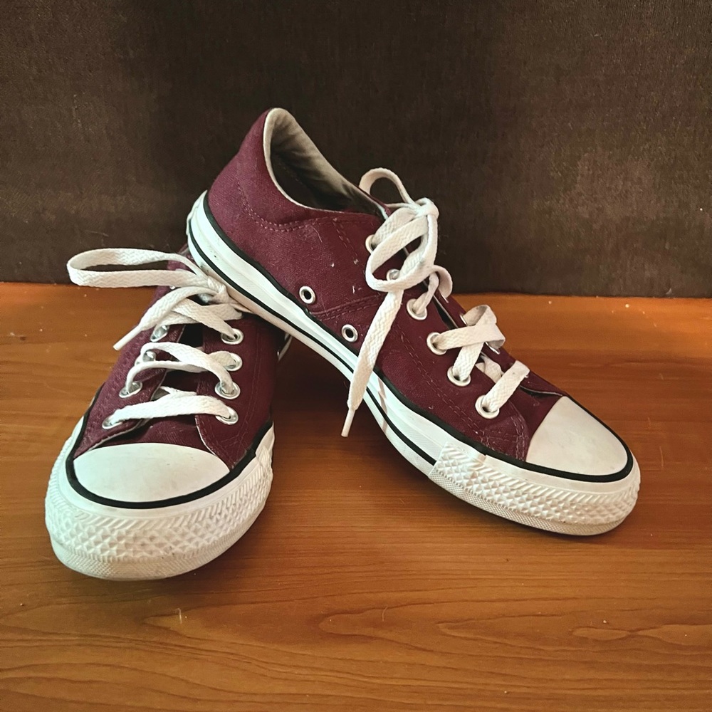 Maroon Chuck Taylor All Stars Low Stop Converse Size 7 - Gem